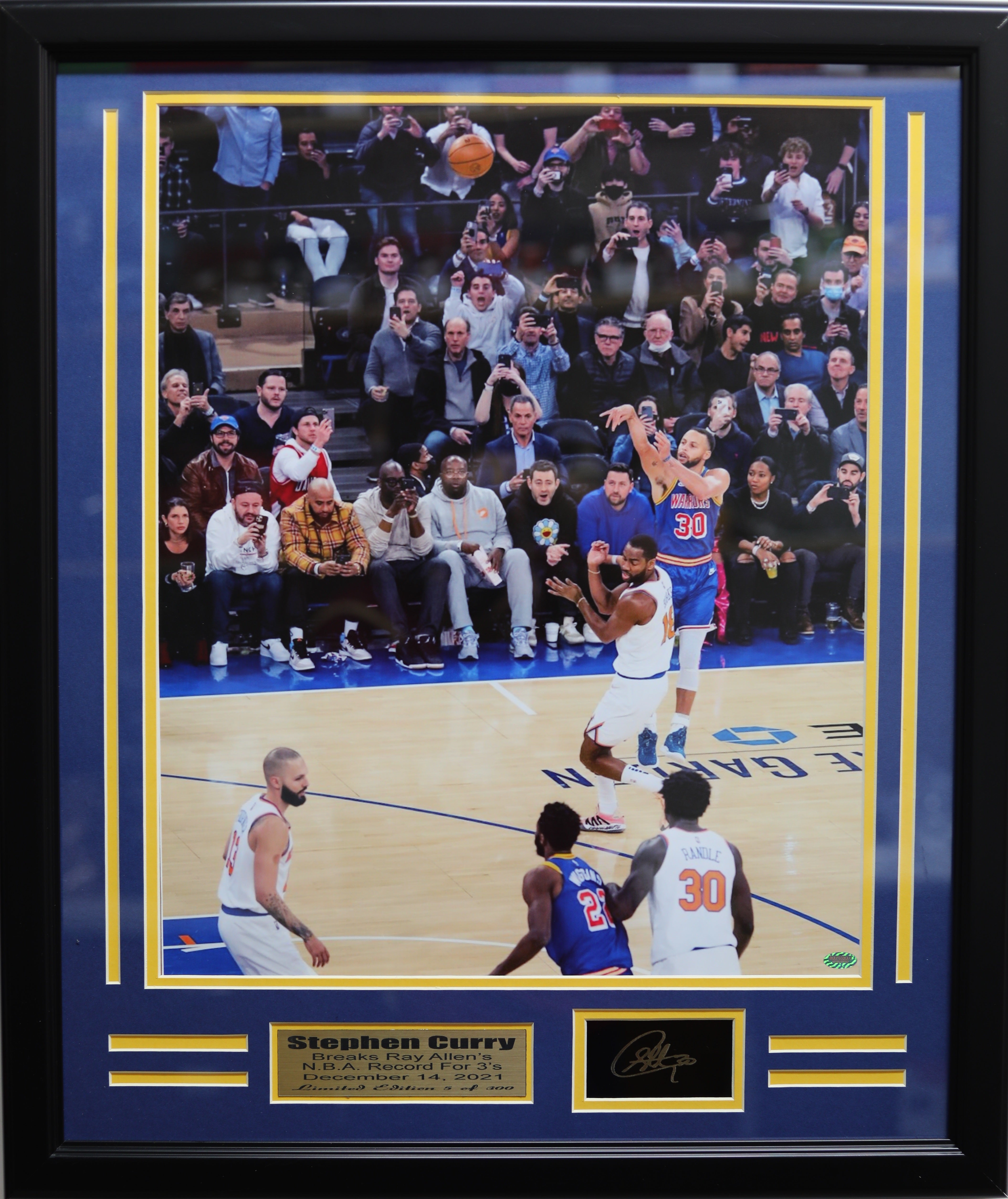 Golden State Warriors Stephen Curry Record for 3’s Large Frames ...